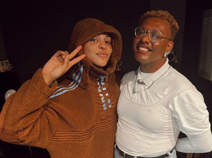 Pabllo Vittar posta foto com Liniker em estúdio e deixa fãs animados ...