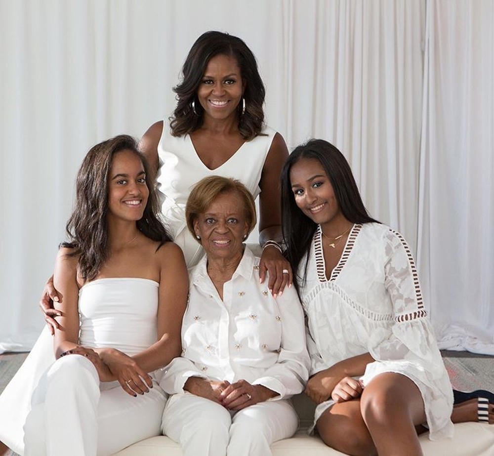 Michelle Obama posta foto em homenagem ao Dia das Mães