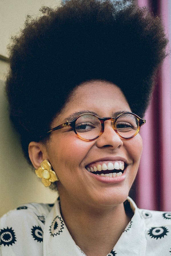 Conheça Yasmin Thayná, cineasta carioca que venceu o 'Oscar africano'