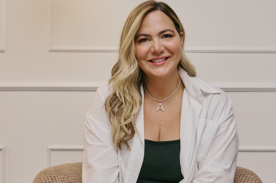 Carol Sampaio celebra o Dia das Mães estrelando campanha de joias ...