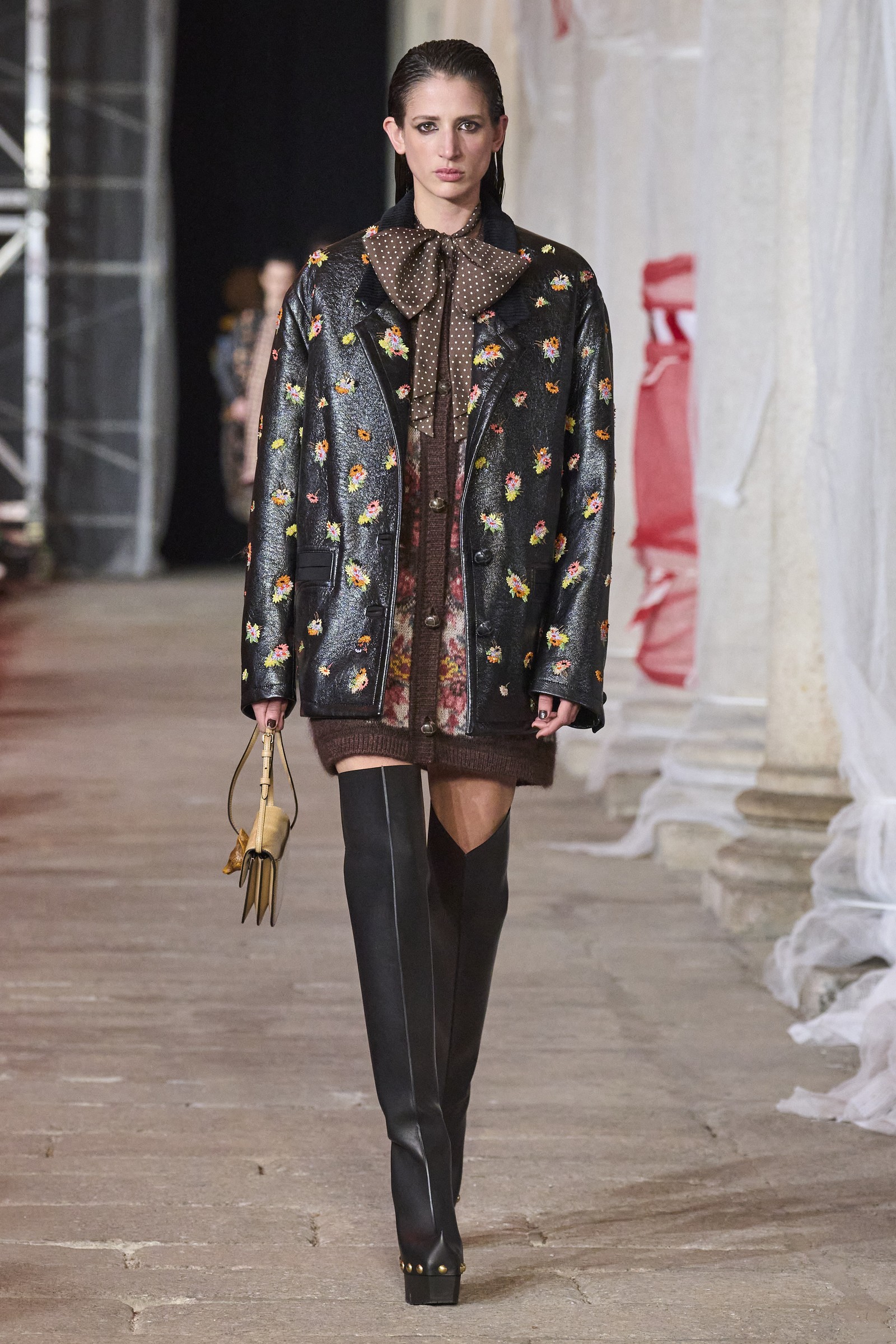 Semana de moda de Milão: grifes trazem blazer em looks nada caretas