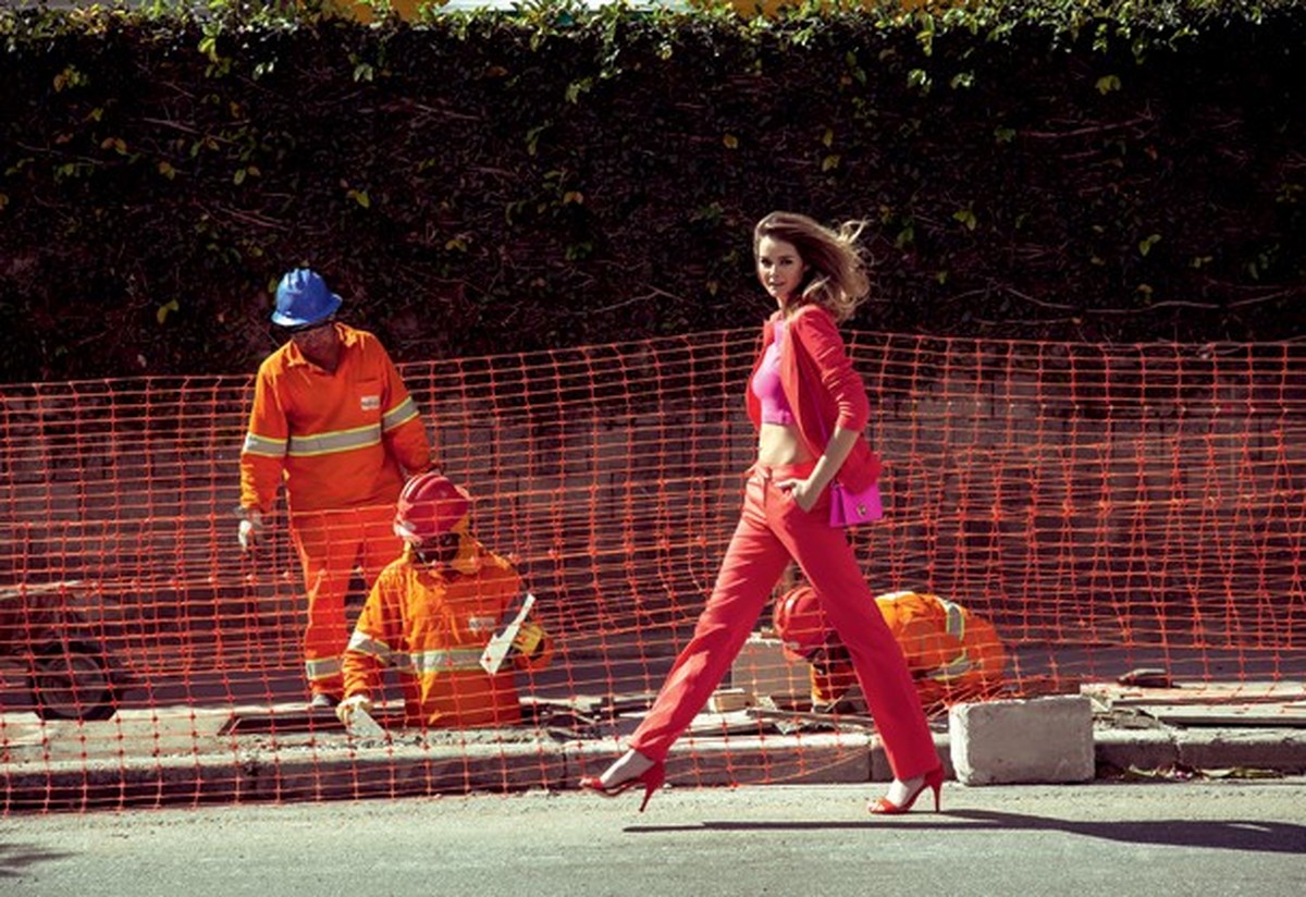 Tropicalize o terno com versões megacoloridas e zero caretas