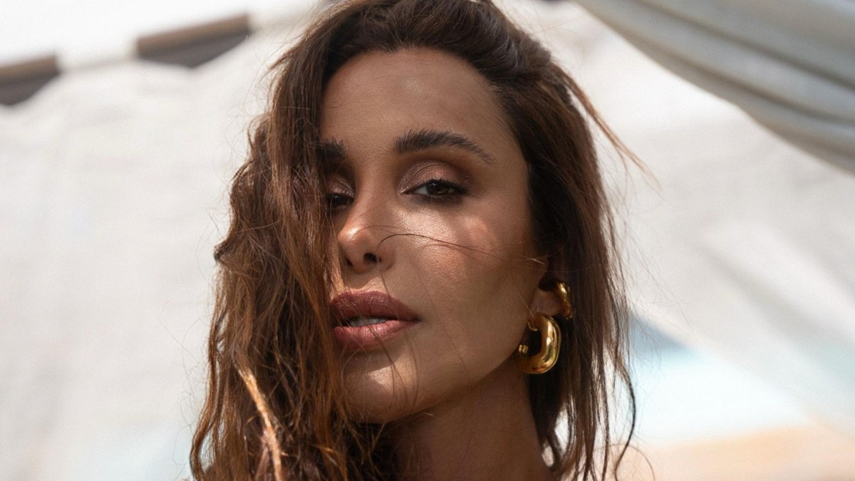 Carol Marra reflete sobre representatividade, moda e longevidade: “O talento não tem gênero”