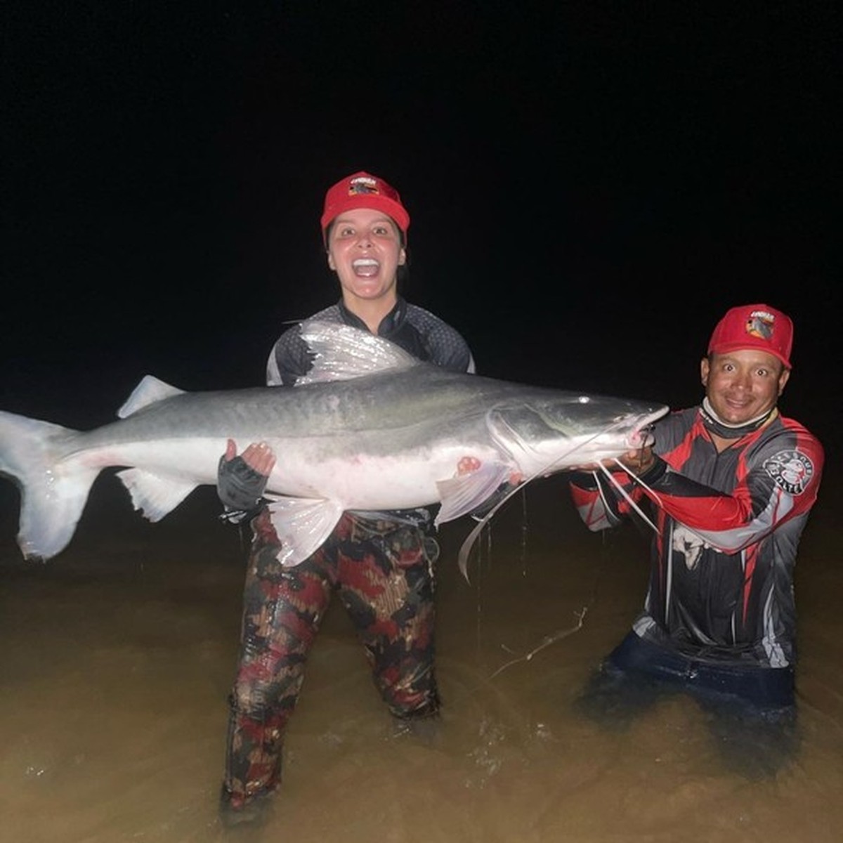 Maraisa pesca tubarão de água doce e faz um apelo: 'Pesque e solte'