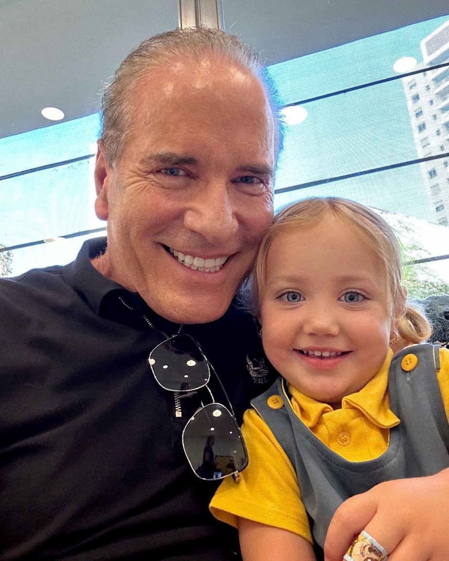 Roberto Justus encanta em selfie com a pequena Vicky | Celebridades ...