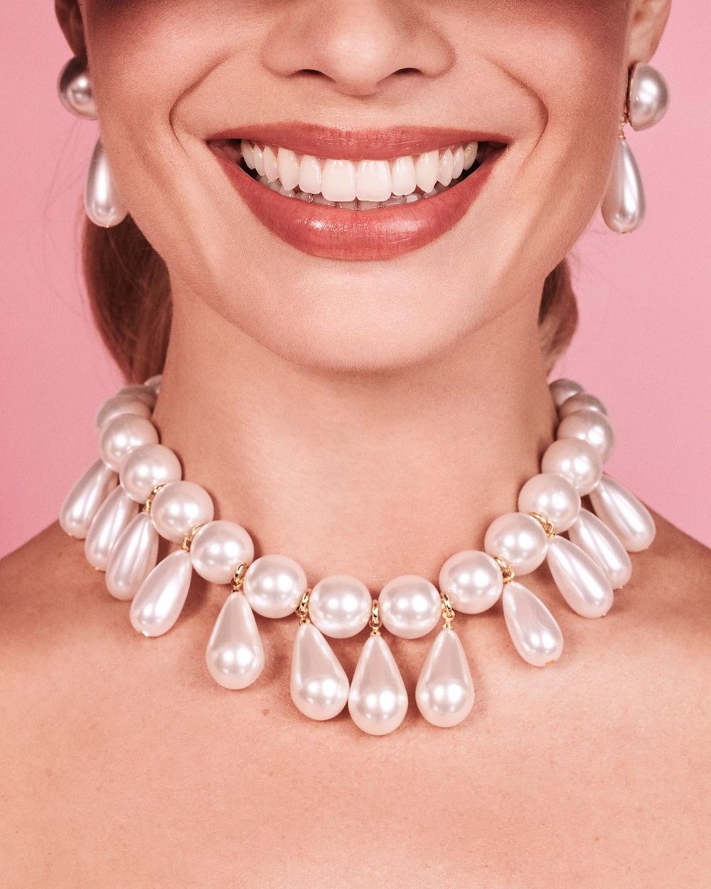 Stylist de Margot Robbie anuncia livro dedicado aos fãs de Barbie e moda