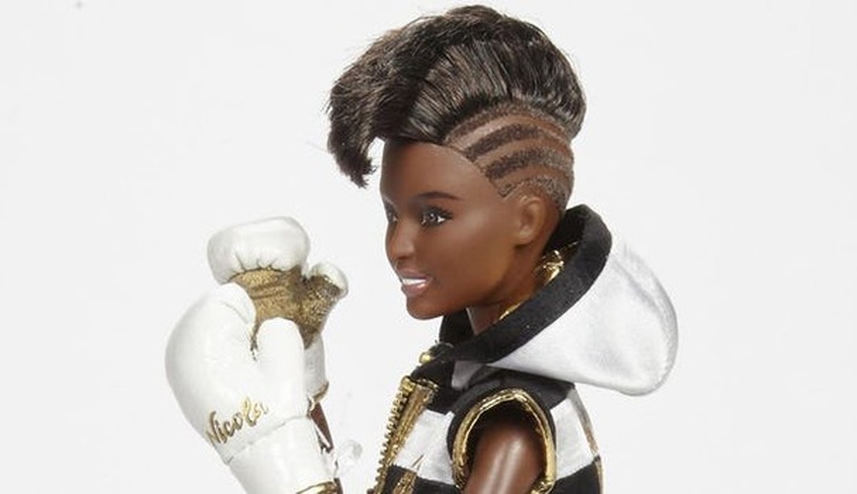 Mattel lança Barbie inspirada em bicampeã olímpica de boxe