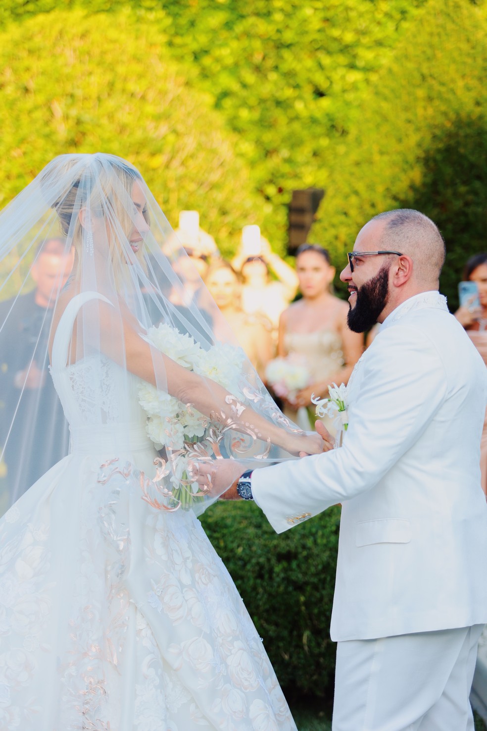 Tatiane Barbieri e Roman Shakal celebram casamento com cerimônia ...