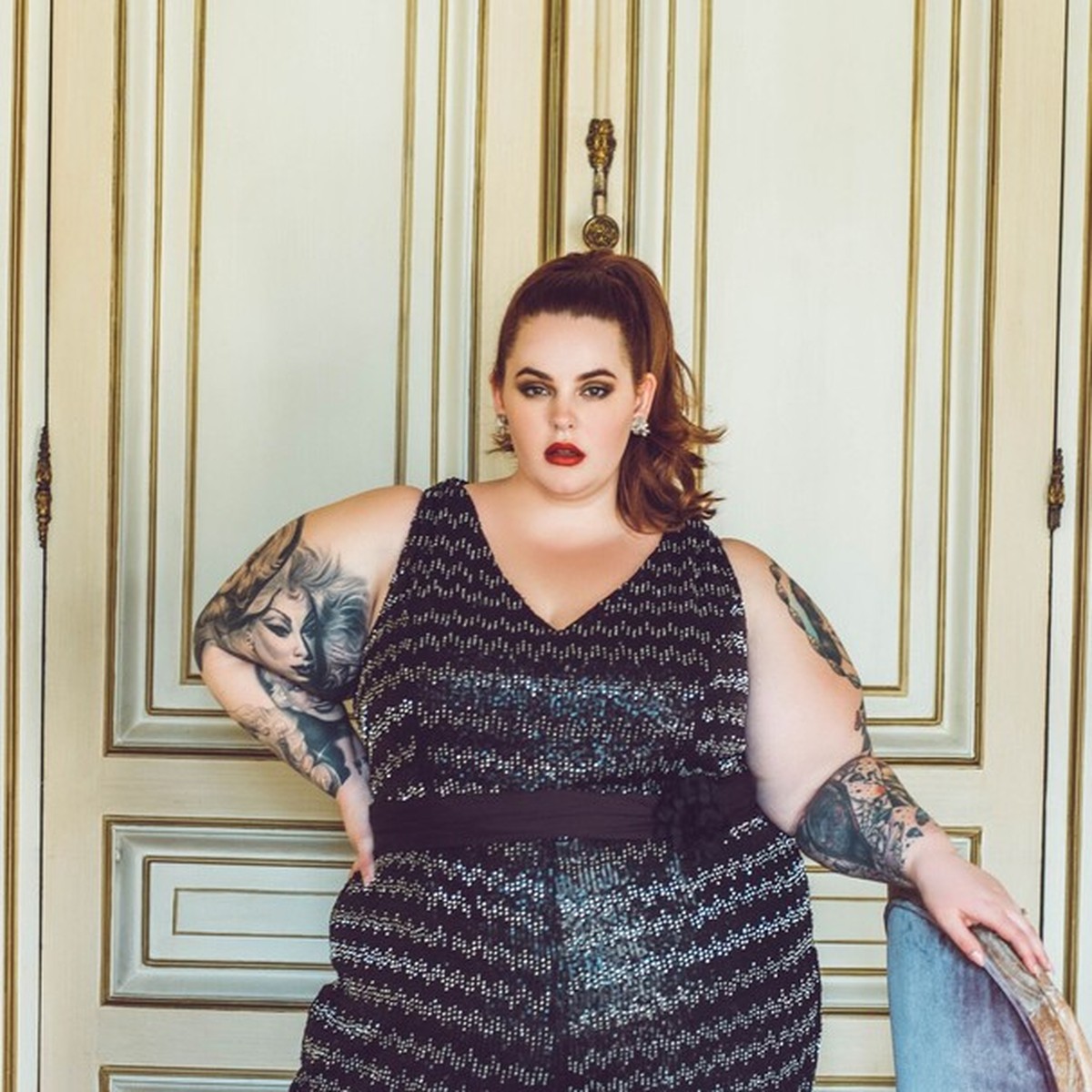 Modelo body positive critica app que mudou seu corpo em propaganda