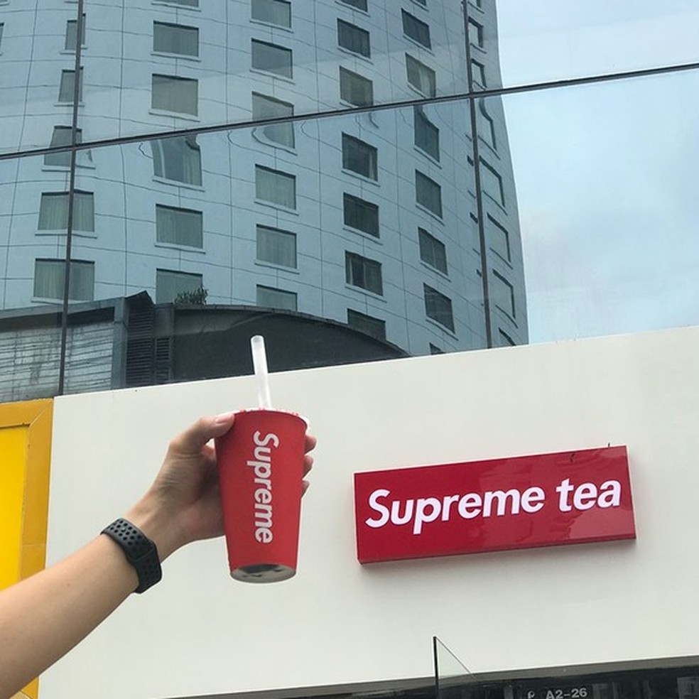 Supreme vira tema de casa de chás na China (e até os copos levam o logo ...