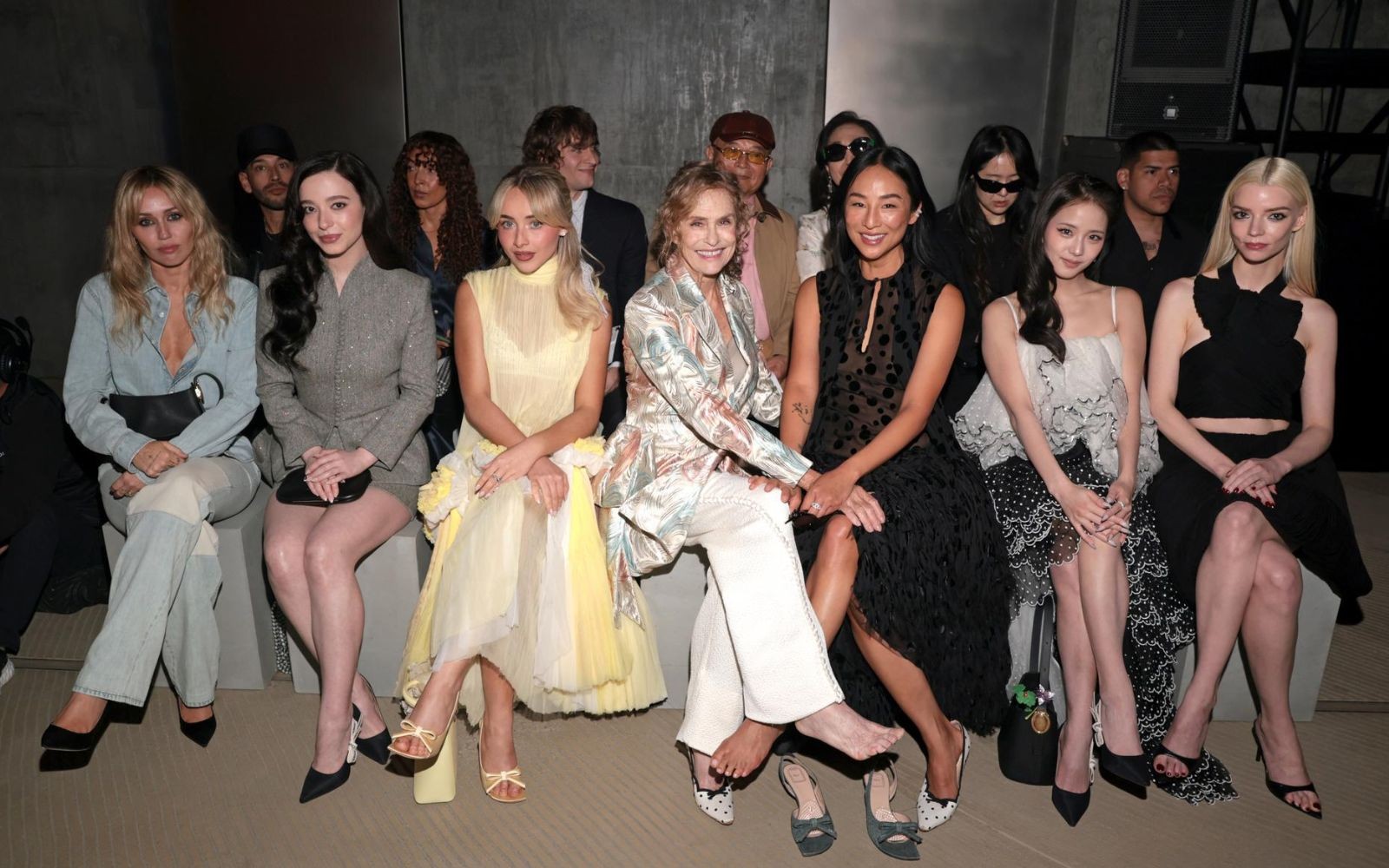 Miley Cyrus, Sabrina Carpenter e mais: desfile da Dior reúne estrelas ...