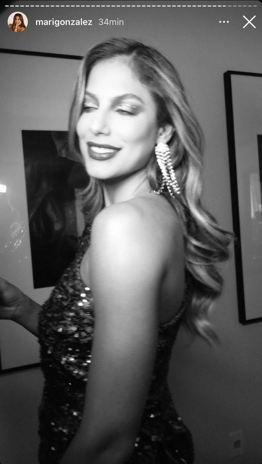 Mari Gonzalez sensualiza nos bastidores de ensaio fotográfico