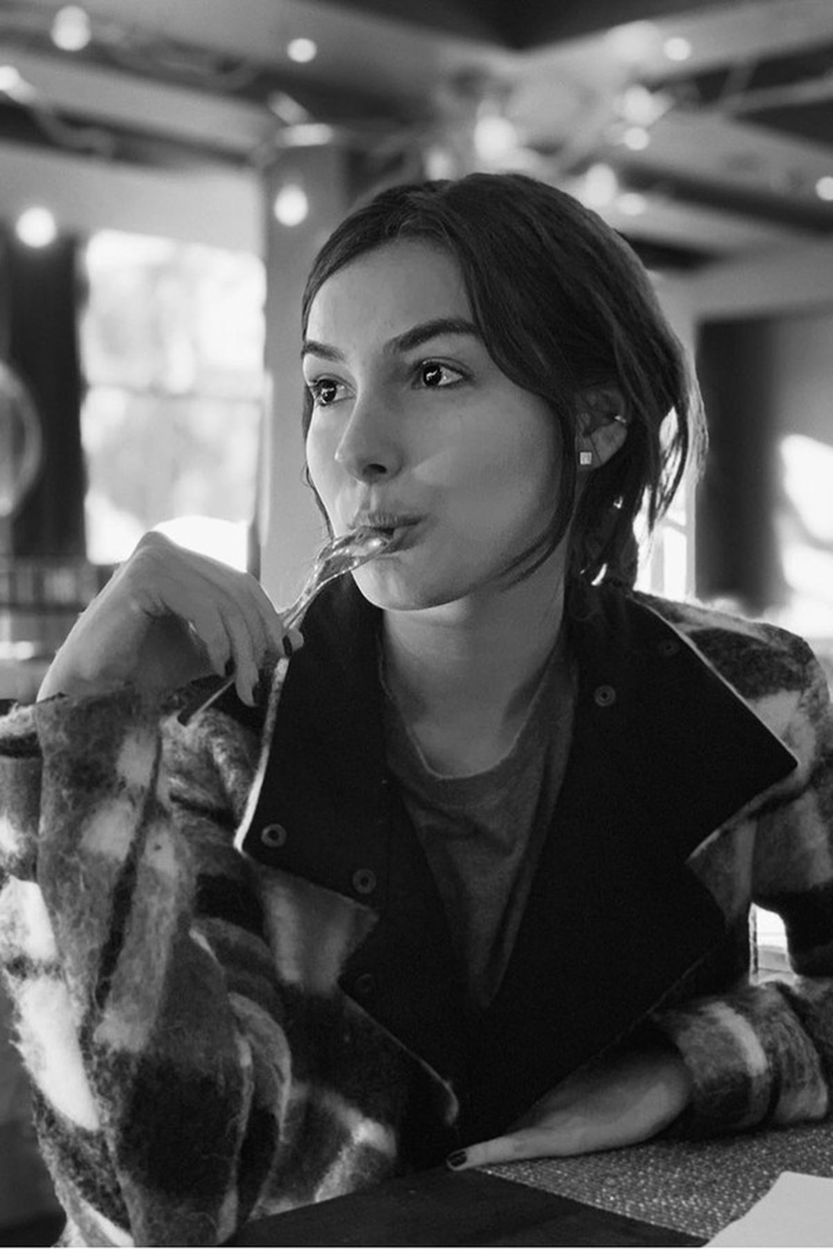 Marina Moschen posa linda no Chile e fãs se derretem: 'Queria ser a colher'