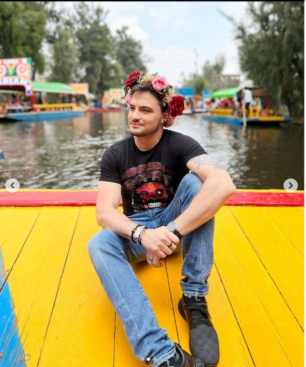 Felipe Neto abre álbum de viagem ao México