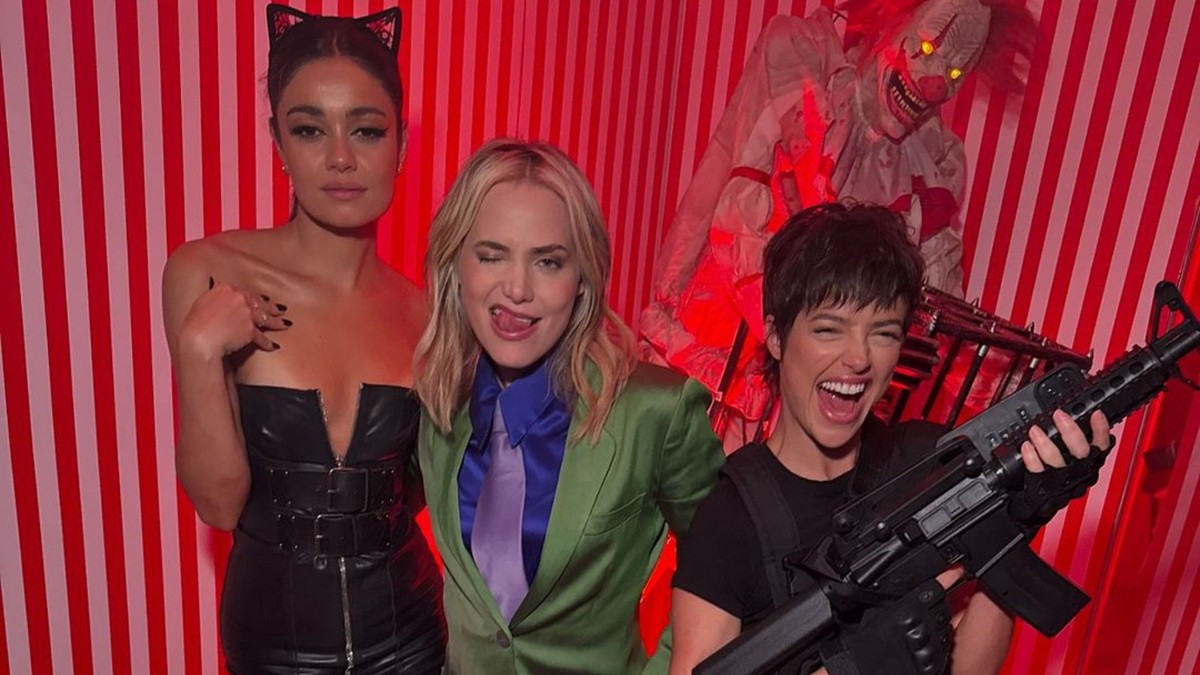 Leticia Colin posa com Sophie Charlotte e Agatha Moreira em festa de ...