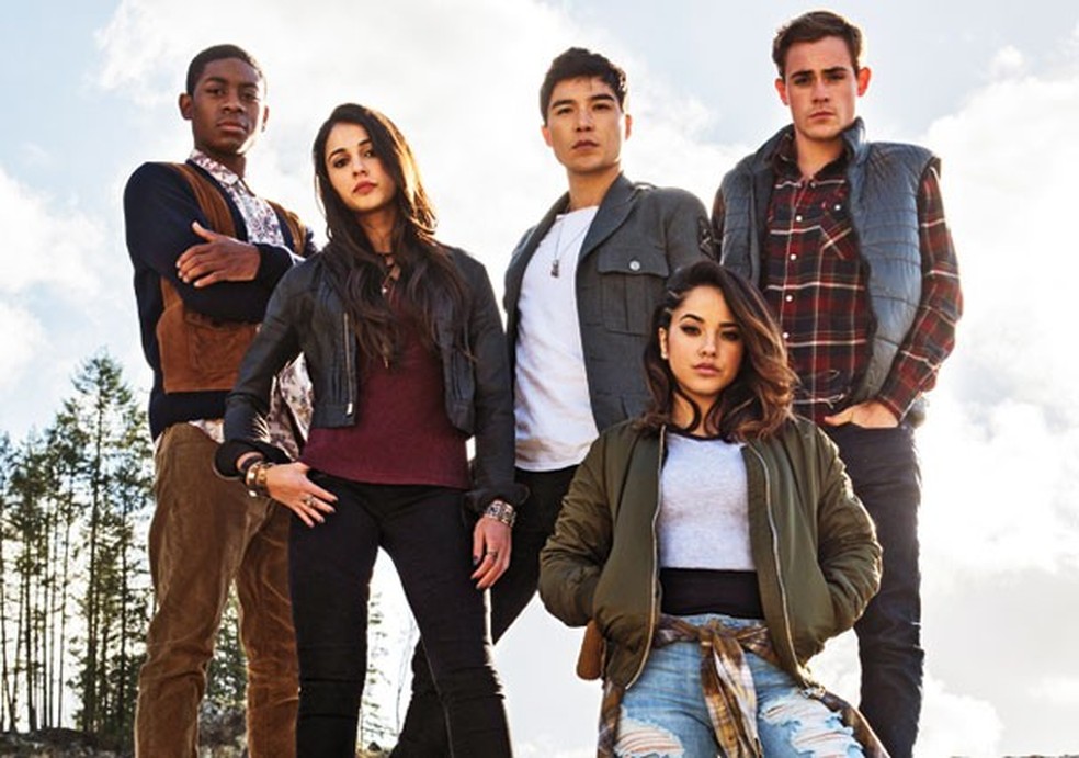 Novos cartazes de 'Power Ragers' revelam rosto do elenco principal do filme