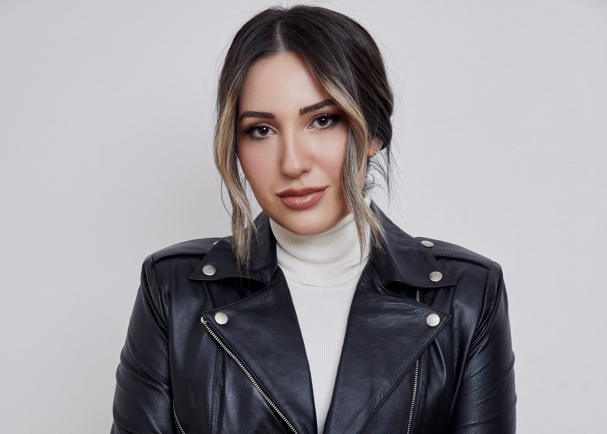 Amanda Meirelles divide dicas para cuidar da pele oleosa e com acne