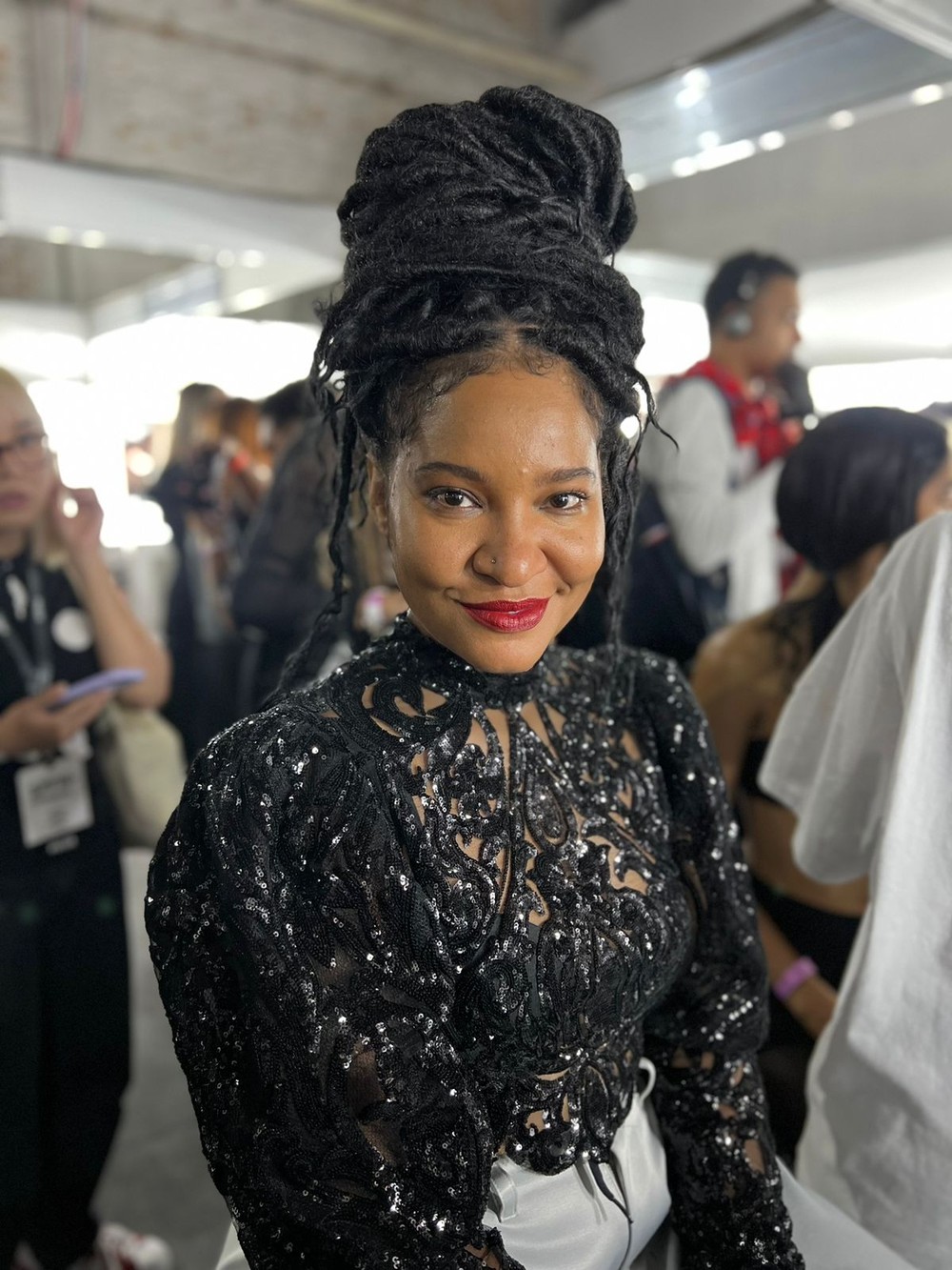 Larissa Luz esbanja beleza em desfile do SPFW