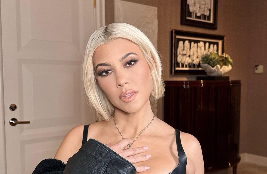 Kourtney Kardashian abandonou o cabelo loiro e voltou ao seu tom ...