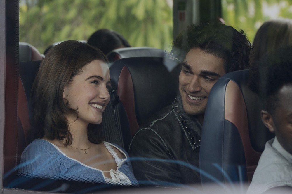 Hannah e Garrett fingem namoro no primeiro trailer de 'Off Campus ...