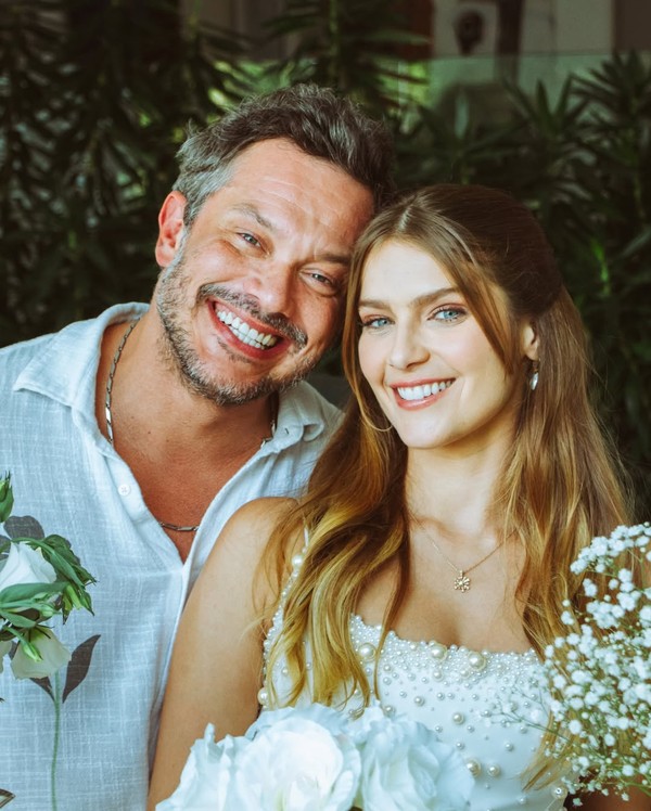 Isabella Santoni celebra um ano de casamento com Henrique Blecher e ...