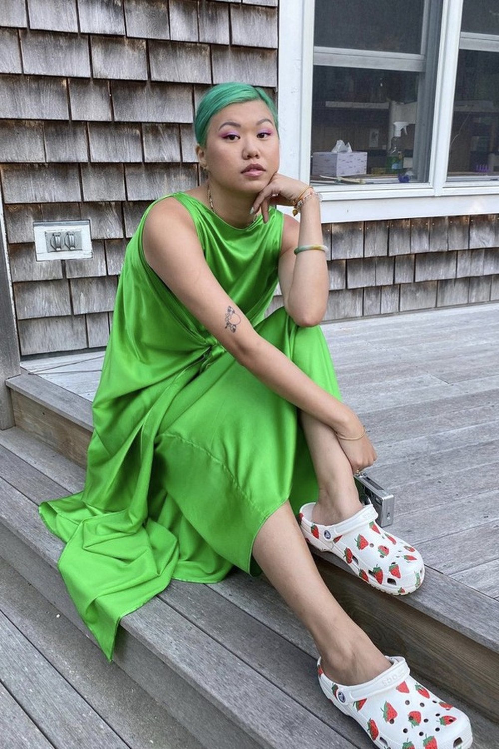 Veja looks com Crocs para você se inspirar - porque sim, ele está de volta