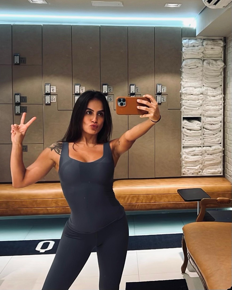 Musa fitness fashionista! Carol Peixinho divide looks para academia ...