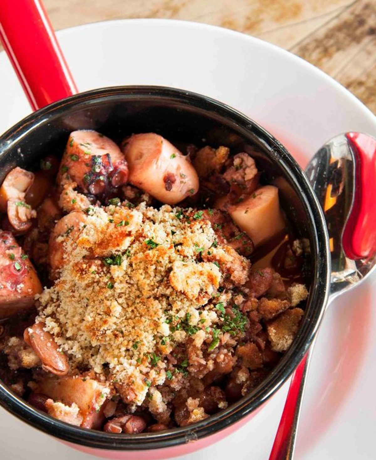 Feijoada de polvo é alternativa deliciosa ao prato tradicional