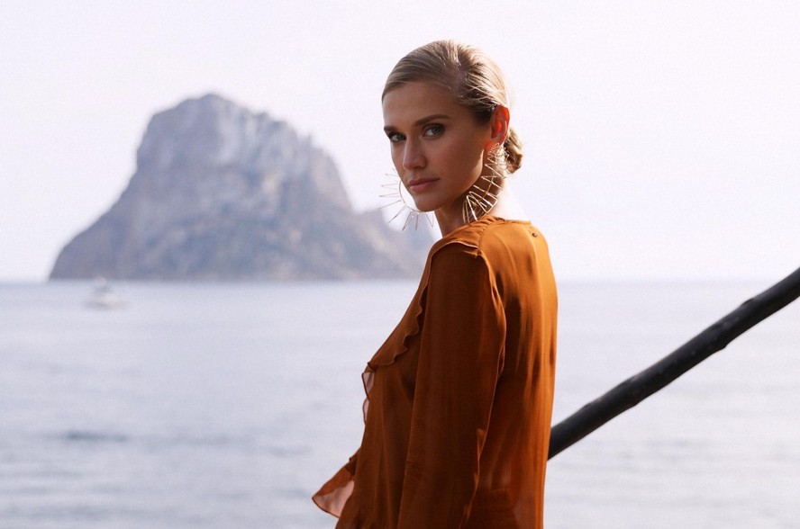 Celina Locks: 'Redes sociais não precisam ser um reality show da sua vida'