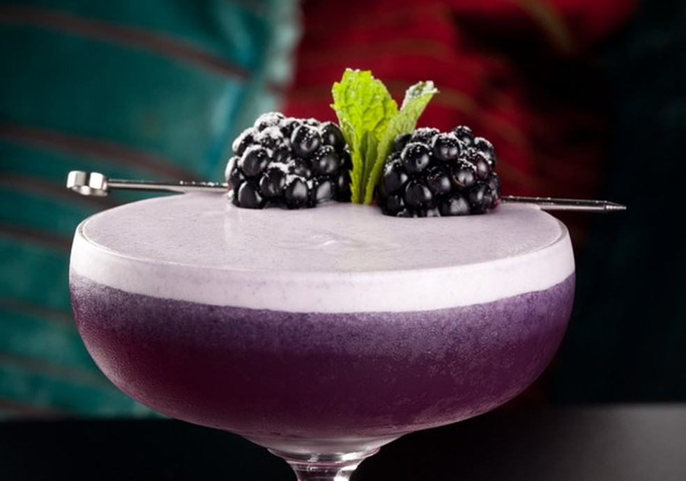 Drink com gim e chá: a receita de Tai Barbin, do Bar D'Hôtel