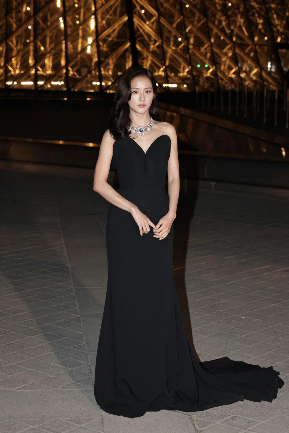 Gala do Louvre reúne famosas e fashionistas em Paris. Veja os melhores ...