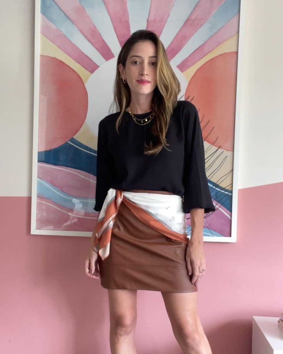 Além da cabeça: lenço na cintura é a nova tendência de styling