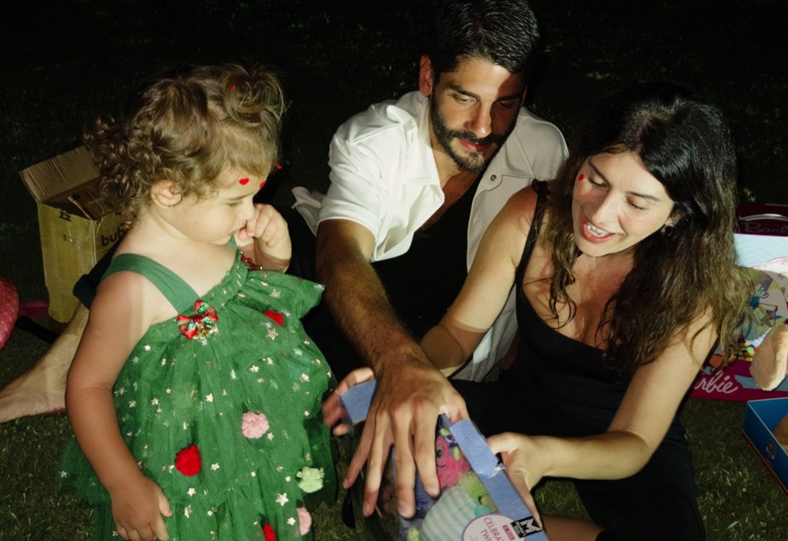 Fernanda Paes Leme abre álbum de fotos de Natal sem energia elétrica ...