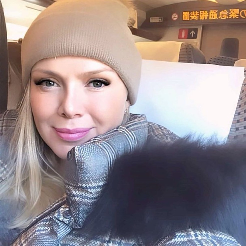 Eliana posa em trem no Japão e diz: 'Me achei gata'