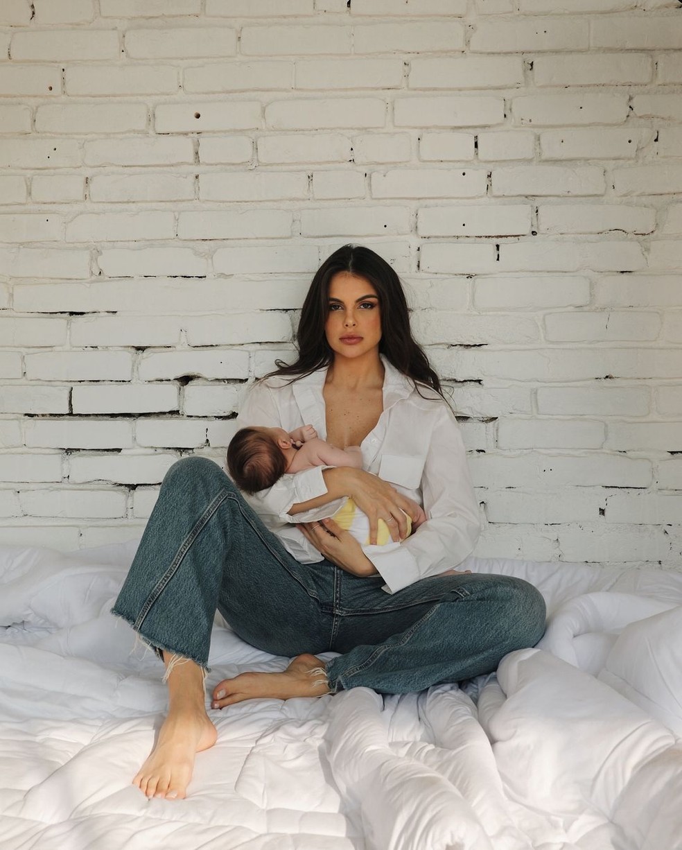 Amanda Kimberlly celebra dois meses da filha Helena com vídeo inédito