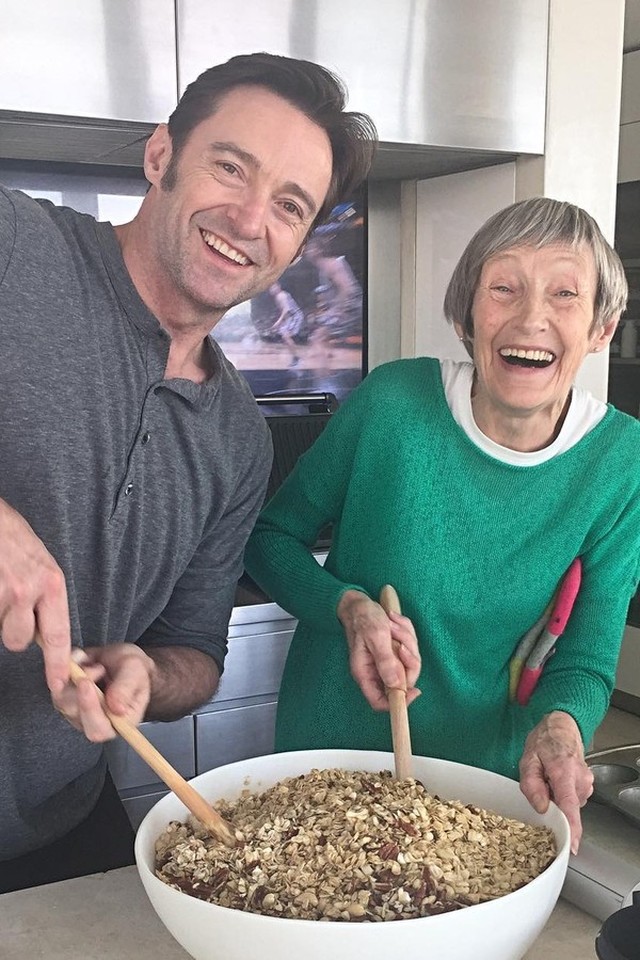 Hugh Jackman fala sobre o trauma de ser abandonado pela mãe aos 8 anos