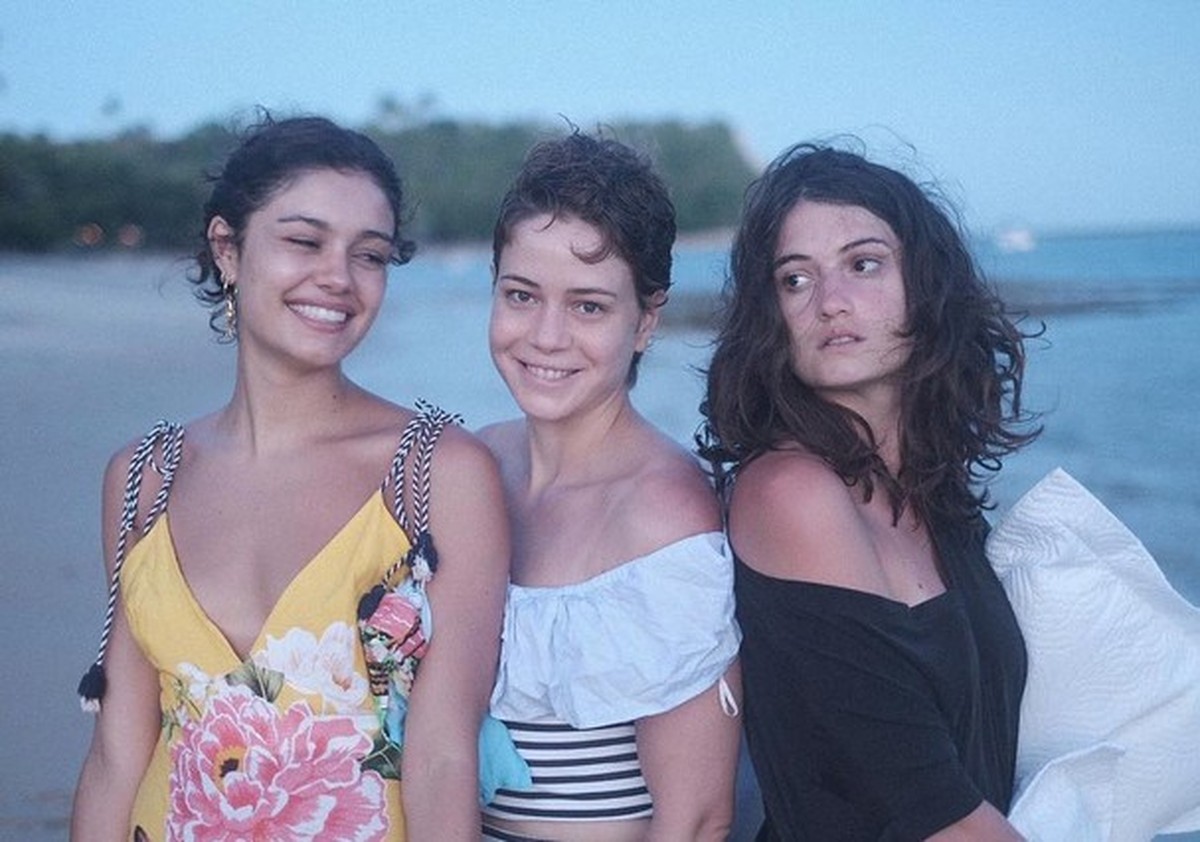 Leandra Leal posa com Sophie Charlotte e Elen Cunha