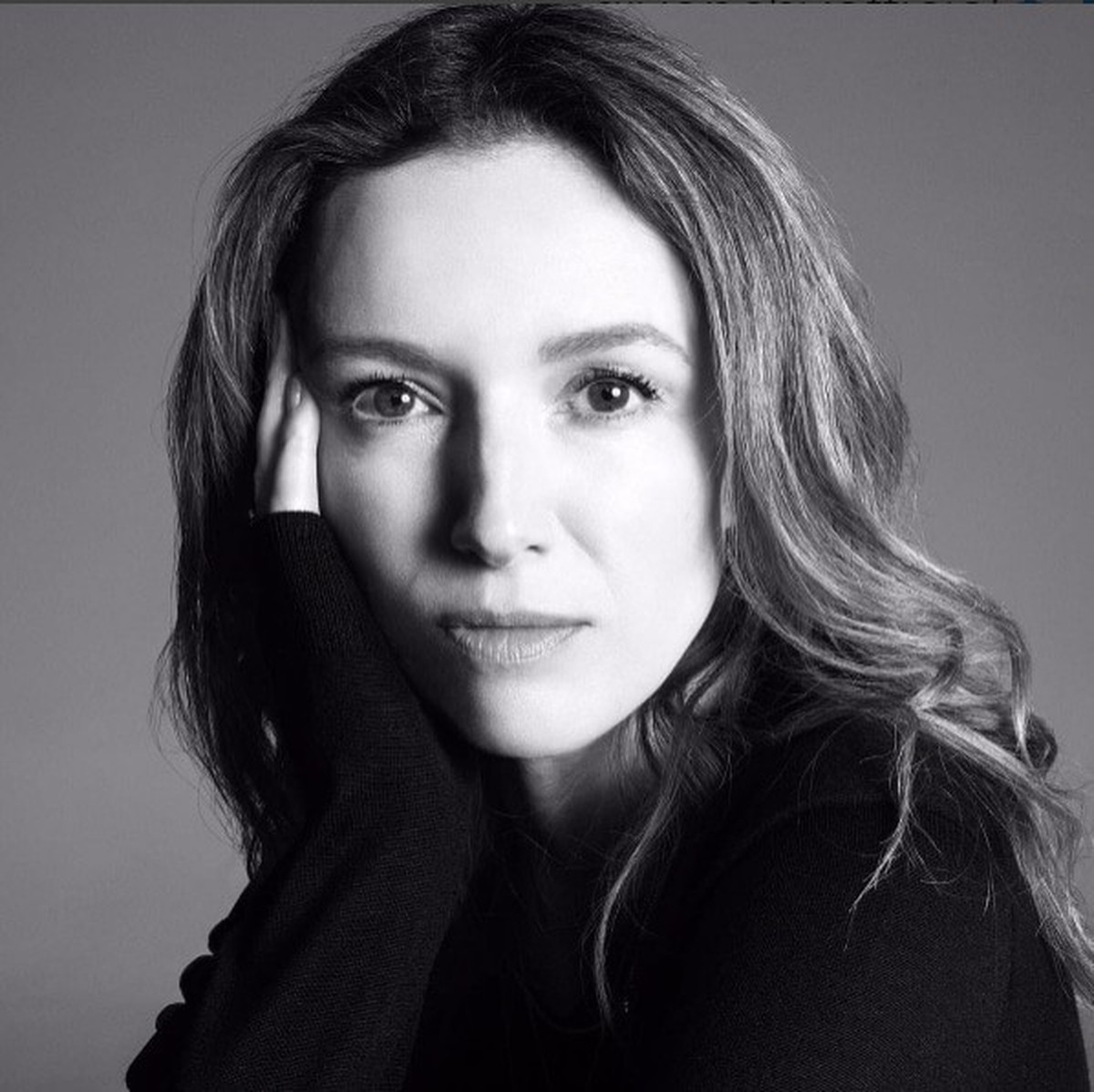 Givenchy contrata ex-estilista da Chloé como sucessora de Tisci