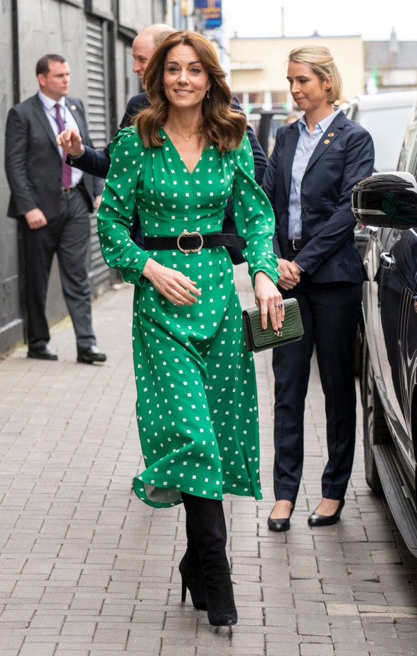 Descobrimos um dos vestidos favoritos de Kate Middleton; confira 5 ...