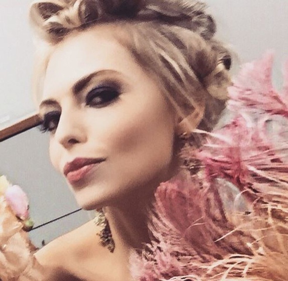 Descoberta no Facebook, cantora Ruane está em nova série da Globo