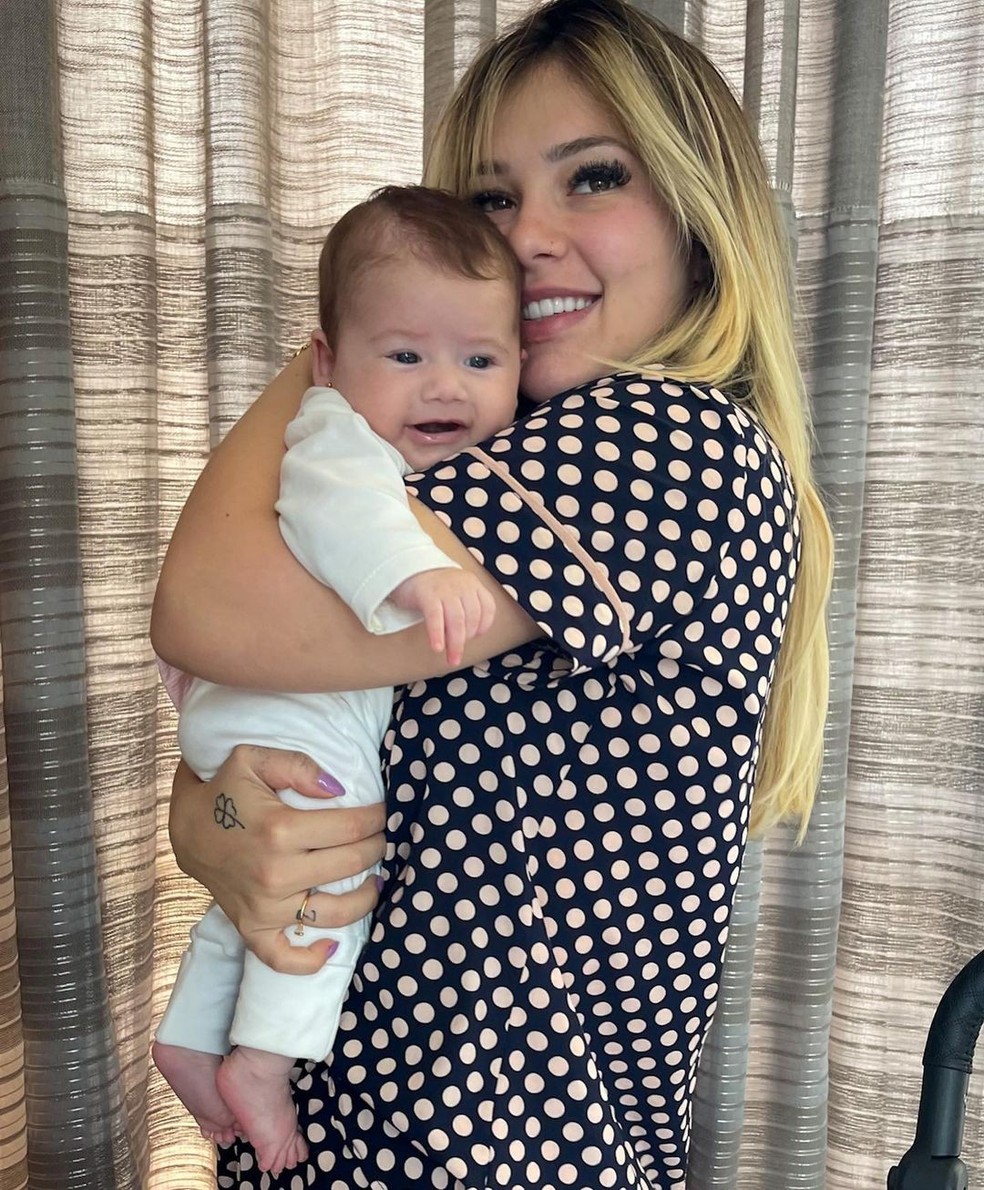 Virginia encanta com cliques de Maria Alice