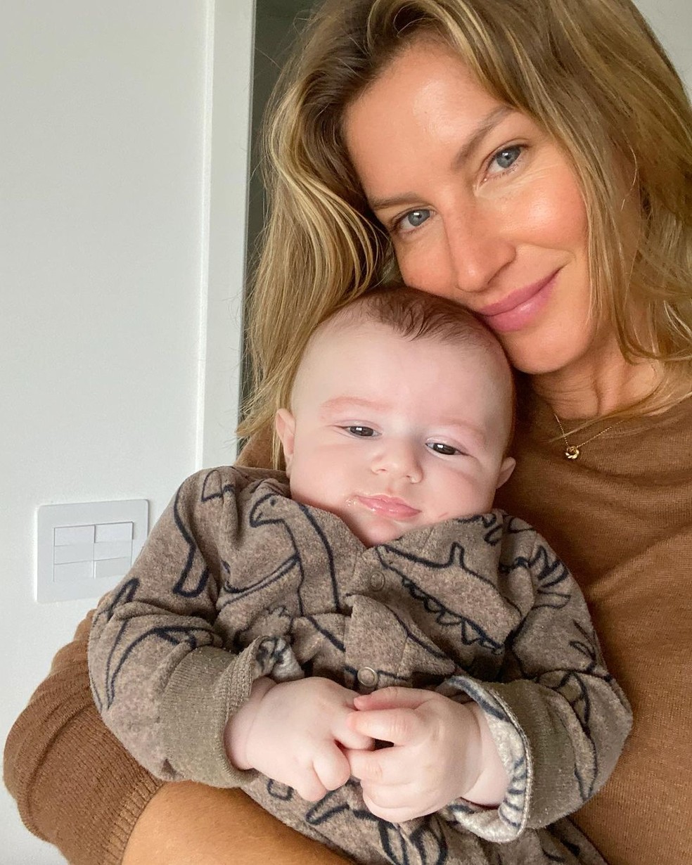 Gisele Bündchen abre álbum de fotos com a família: 'sempre no meu coração'