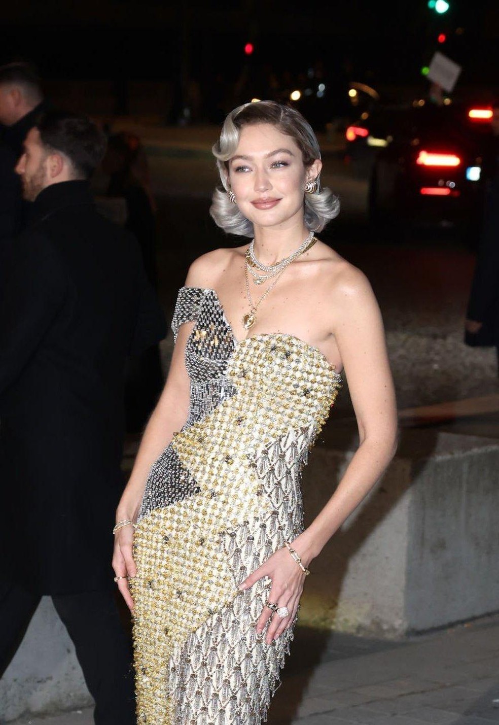Gala do Louvre reúne famosas e fashionistas em Paris. Veja os melhores ...