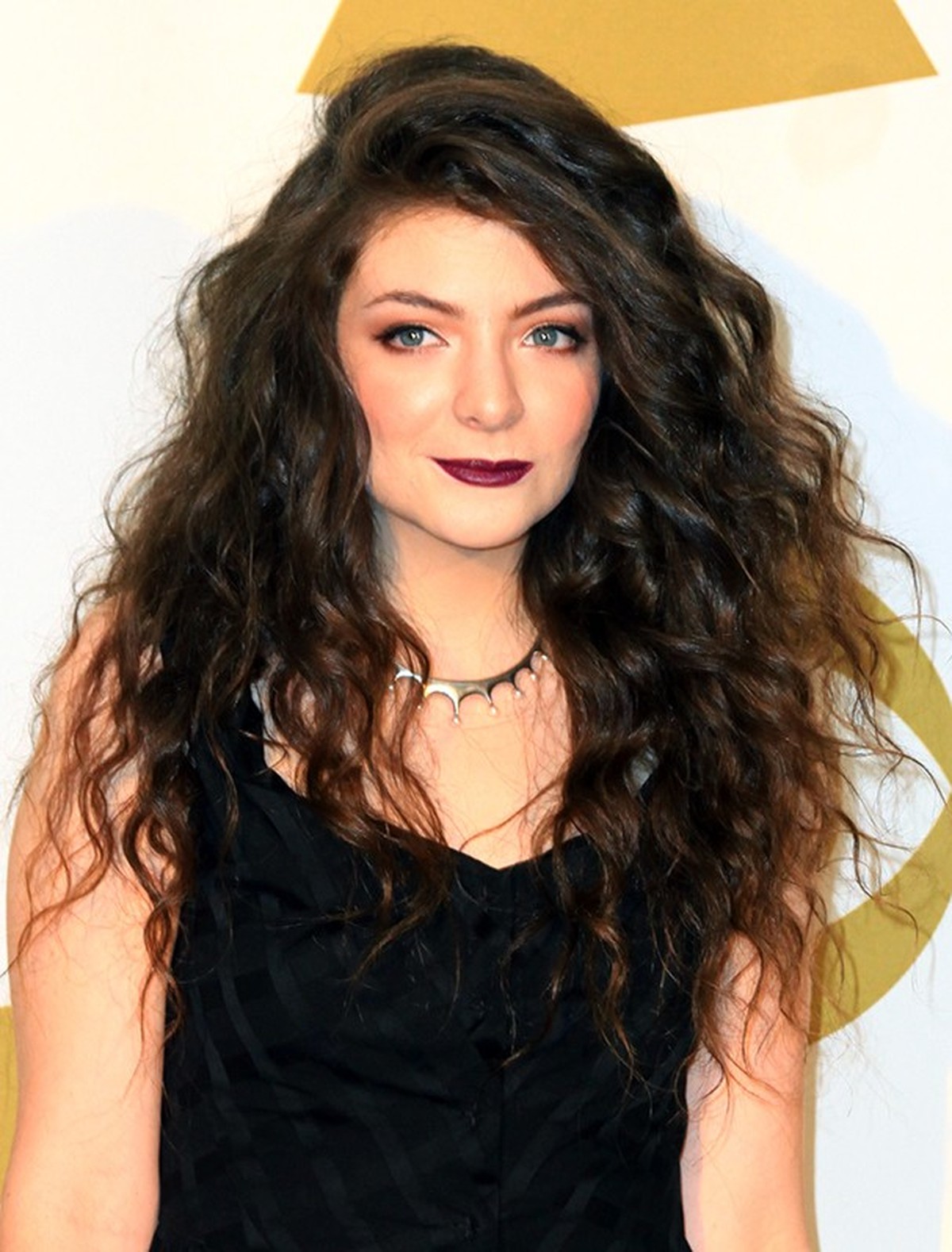 Lorde faz 19 anos! Aprenda a ousar no batom como a cantora