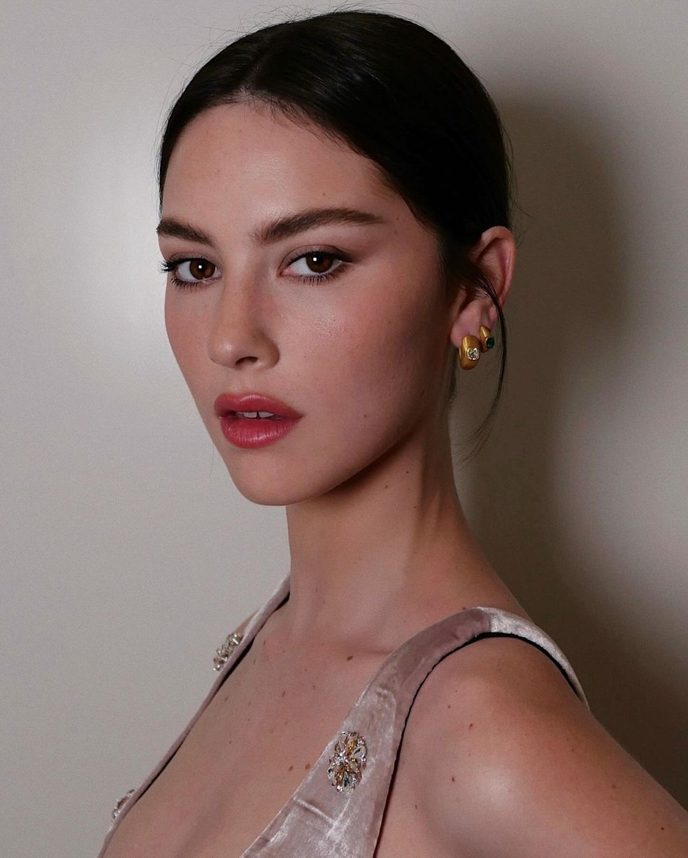 Gracie Abrams: um raio-x dos looks de beleza da cantora