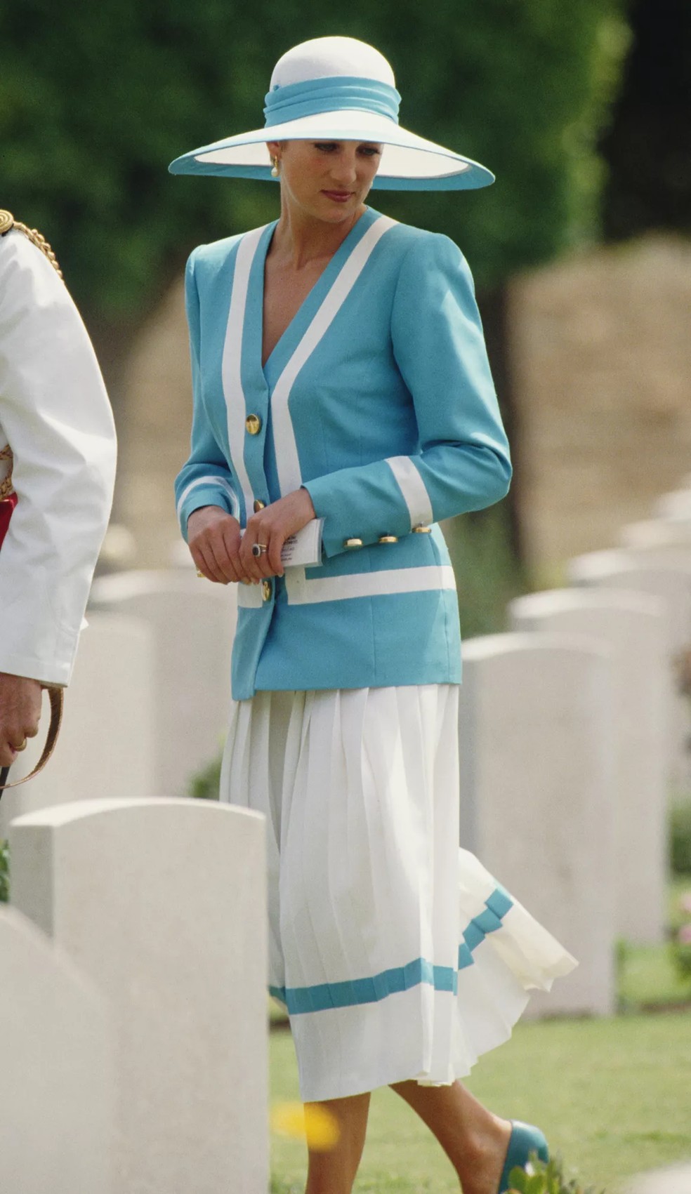 O que há por trás do traje colorido de Kate Middleton no Trooping the ...