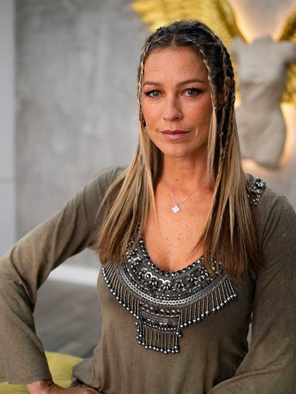 Luana Piovani aposta em biquíni fashion para a véspera de Natal