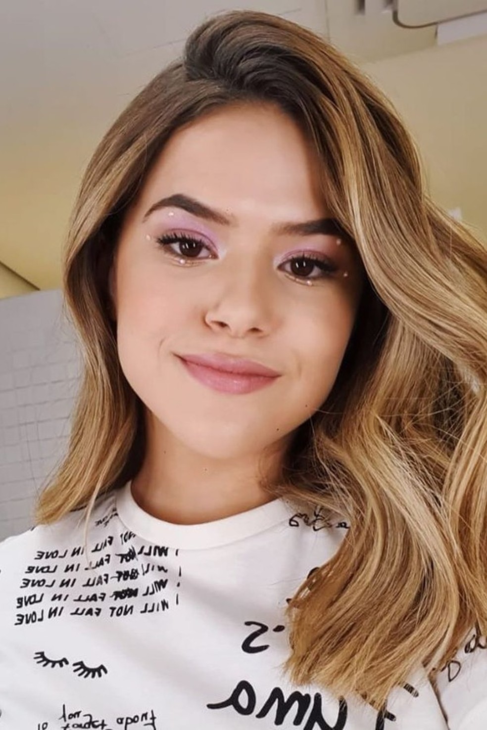 Maisa viaja para Dubai em avião de 2 andares e mostra fotos