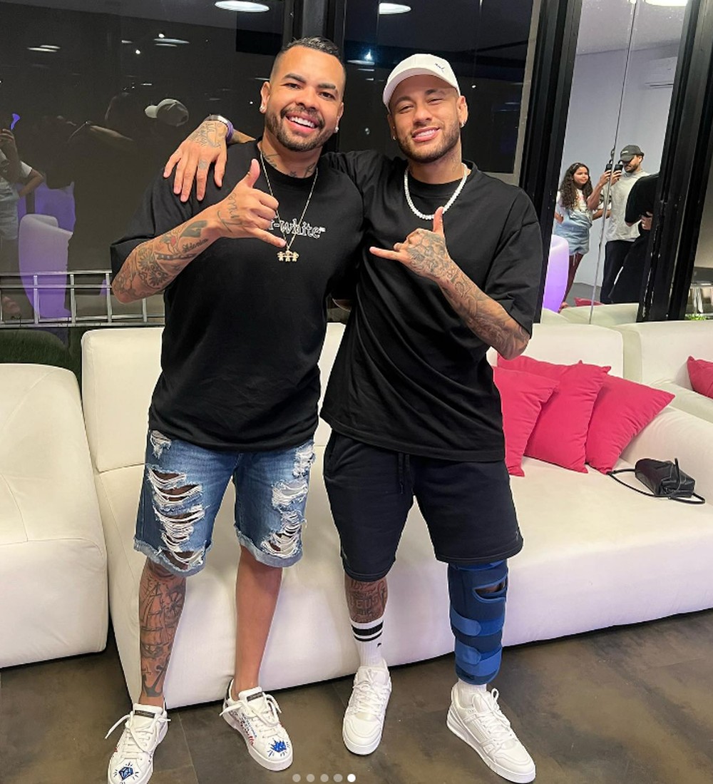 Neymar se diverte com filhos de Dentinho: 'Sonho'