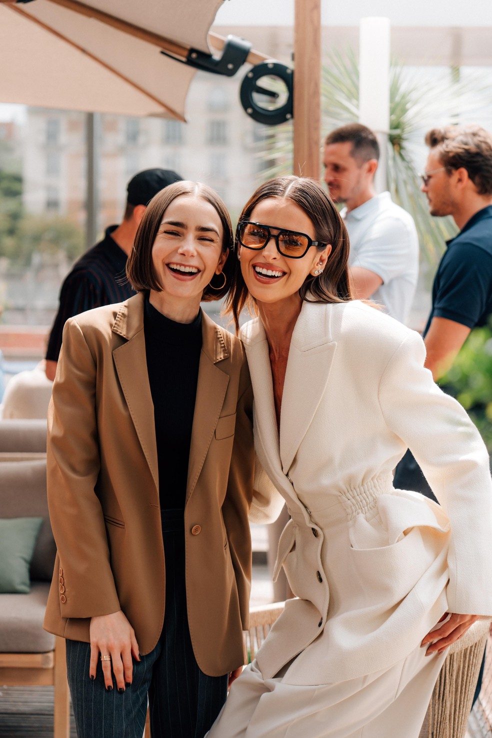 Izabel Goulart e Lily Collins roubam a cena durante final de torneio de ...